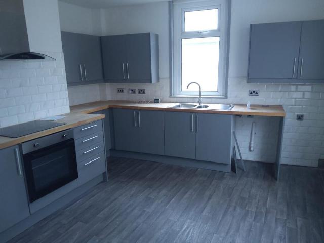 2 bedroom end of terrace house to rent