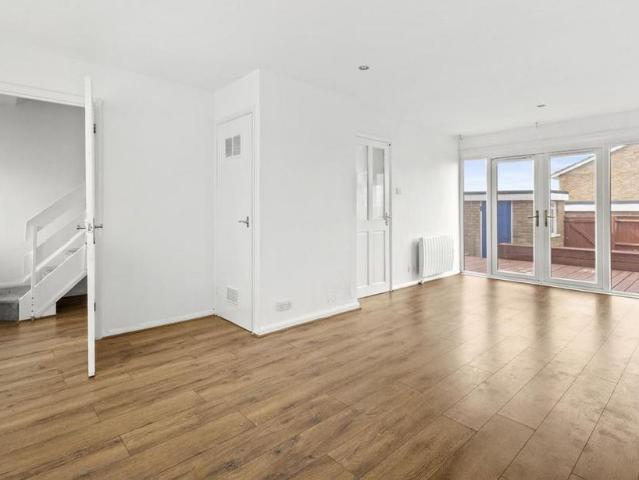 2 bedroom end of terrace house to rent