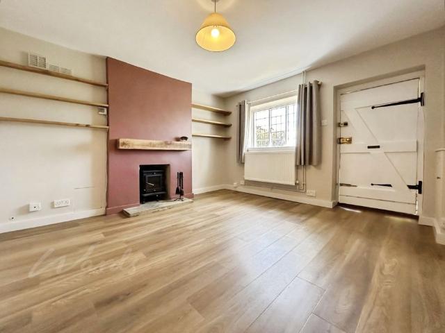 2 bedroom end of terrace house to rent