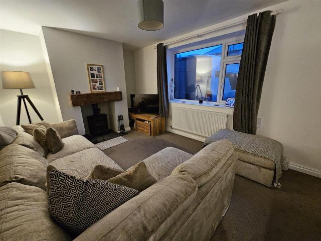 2 bedroom end of terrace house to rent