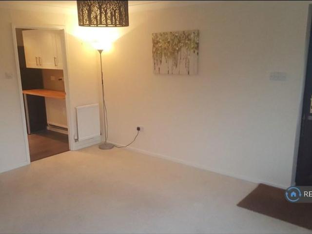 2 bedroom end of terrace house to rent