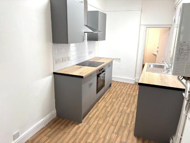 2 bedroom end of terrace house to rent
