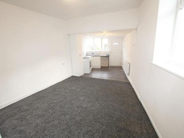 2 bedroom end of terrace house to rent