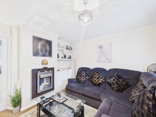 2 bedroom end of terrace house to rent