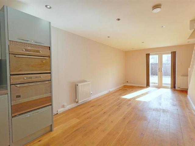 2 bedroom end of terrace house to rent