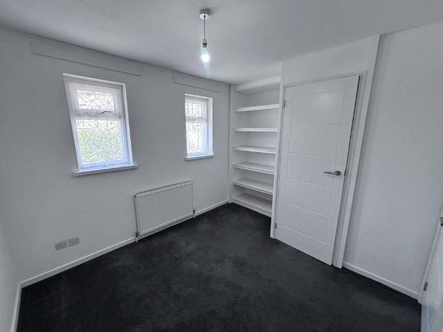 2 bedroom end of terrace house to rent
