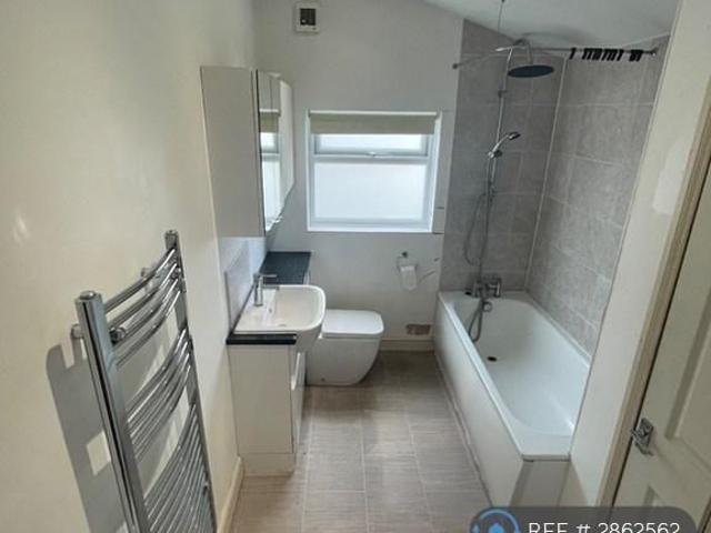 2 bedroom end of terrace house to rent