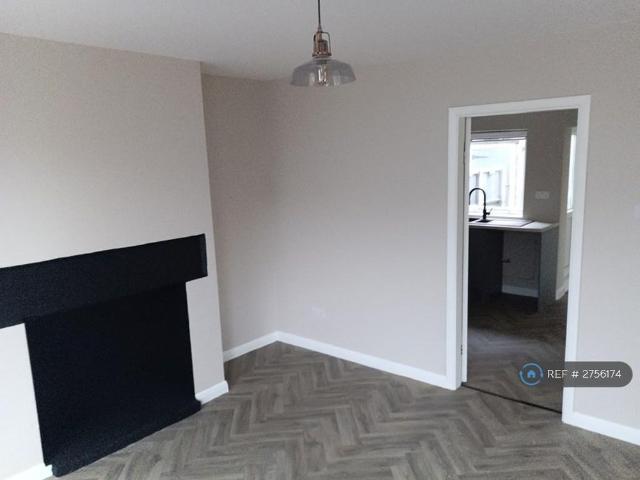 2 bedroom end of terrace house to rent