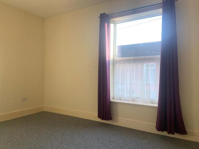 2 bedroom end of terrace house to rent