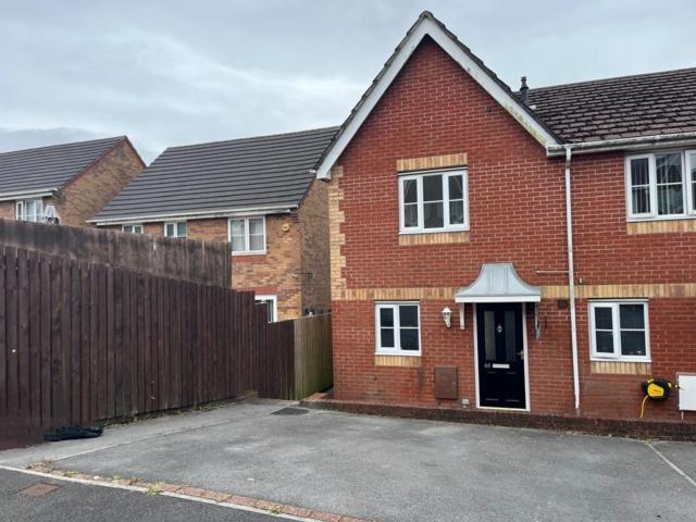 2 bedroom end of terrace house to rent