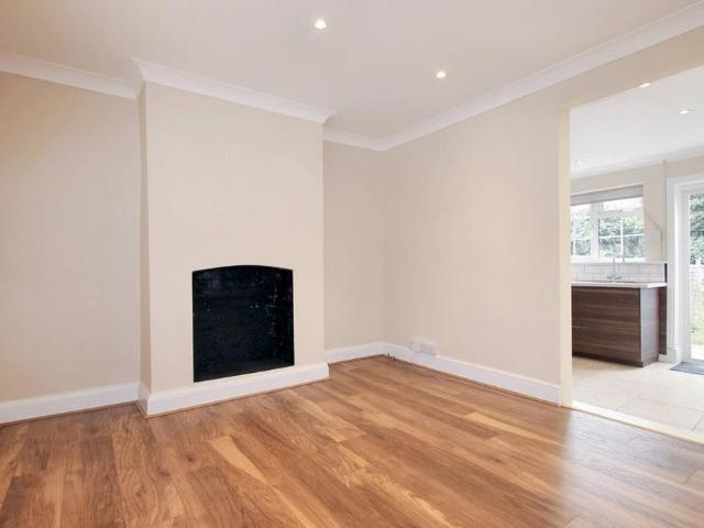 2 bedroom end of terrace house to rent