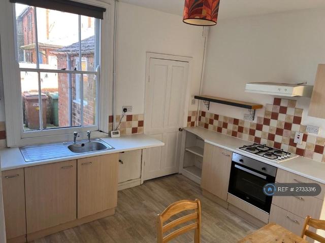2 bedroom end of terrace house to rent