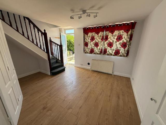 2 bedroom end of terrace house to rent