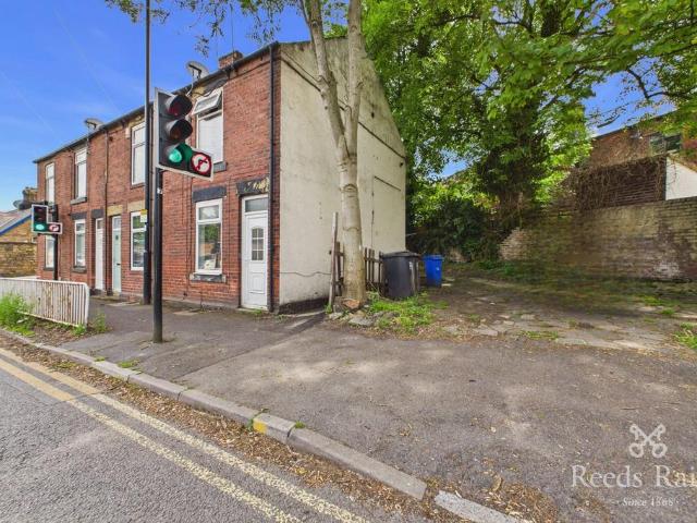 2 bedroom end of terrace house to rent