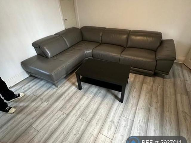 2 bedroom end of terrace house to rent