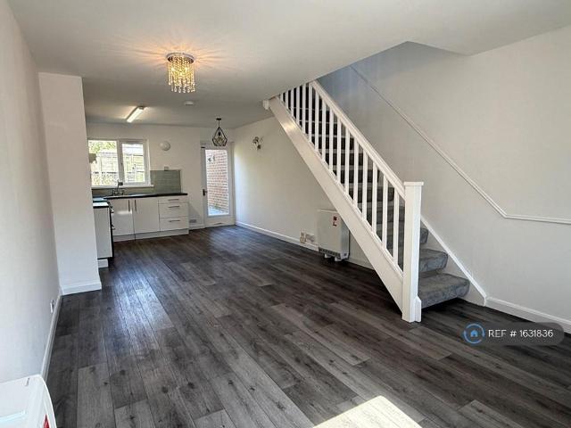 2 bedroom end of terrace house to rent