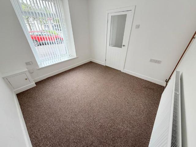 2 bedroom end of terrace house to rent