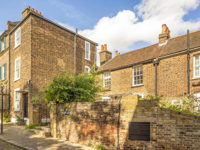 2 bedroom end of terrace house to rent