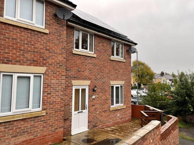 2 bedroom end of terrace house to rent