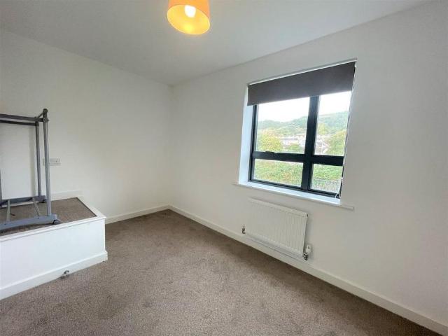 2 bedroom end of terrace house to rent