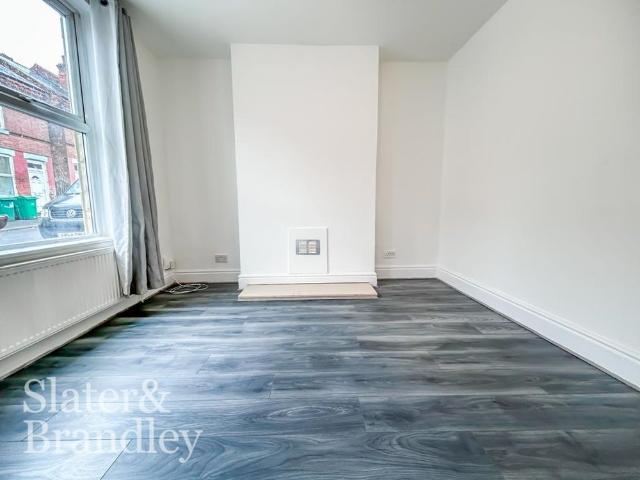 2 bedroom end of terrace house to rent
