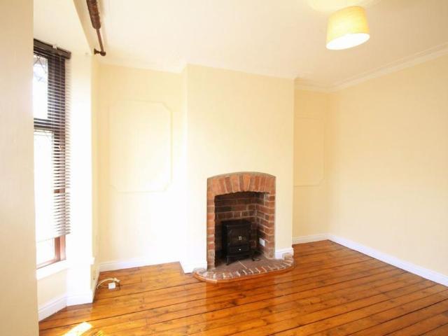 2 bedroom end of terrace house to rent
