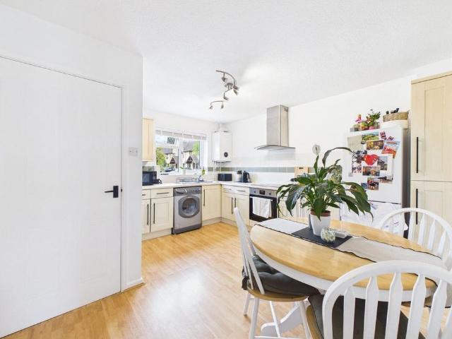 2 bedroom end of terrace house to rent