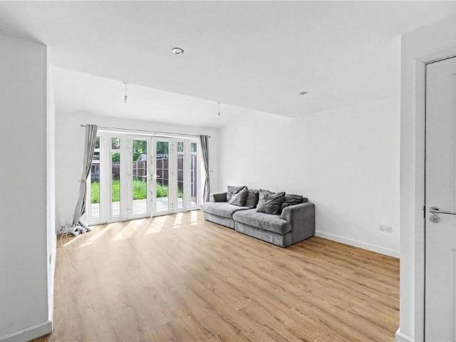 2 bedroom end of terrace house to rent