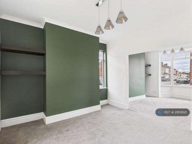 2 bedroom end of terrace house to rent