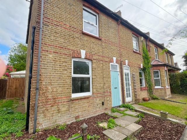 2 bedroom end of terrace house to rent