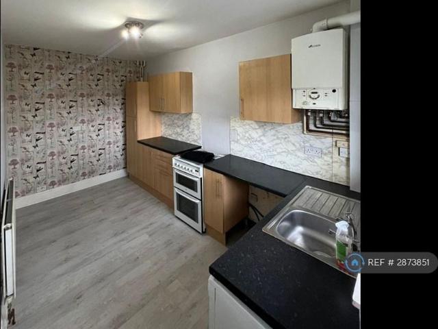 2 bedroom end of terrace house to rent