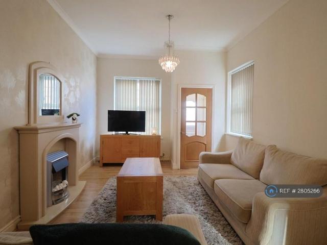 2 bedroom end of terrace house to rent