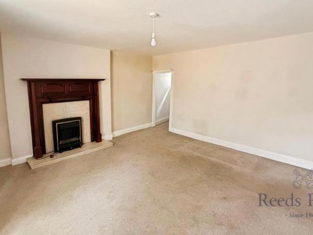 2 bedroom end of terrace house to rent
