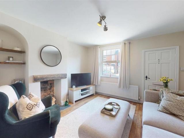 2 bedroom end of terrace house to rent
