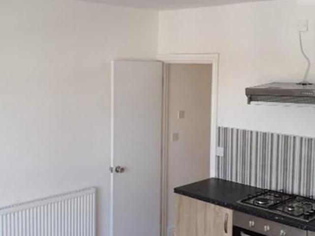 2 bedroom end of terrace house to rent