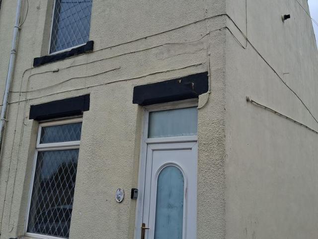2 bedroom end of terrace house to rent