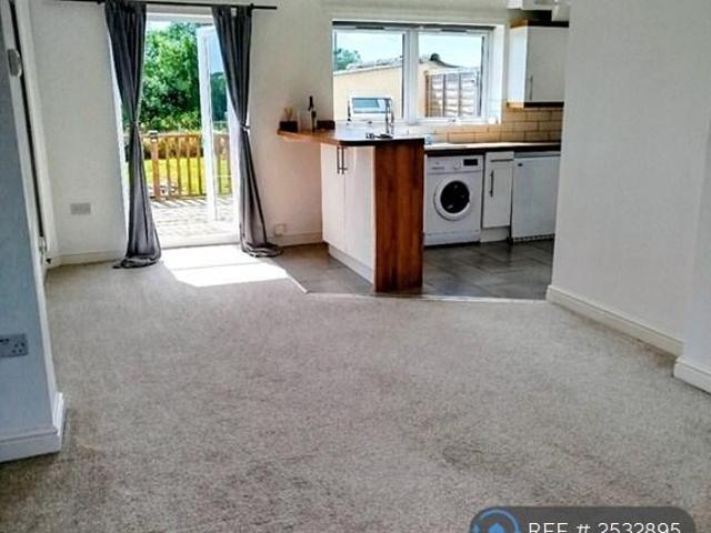 2 bedroom end of terrace house to rent