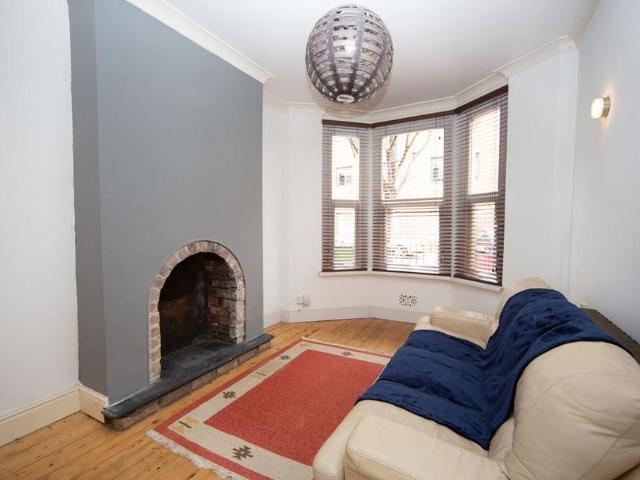 2 bedroom end of terrace house to rent