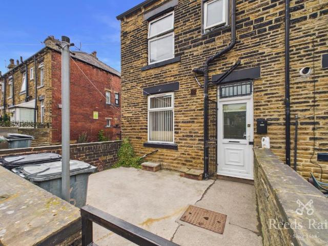 2 bedroom end of terrace house to rent
