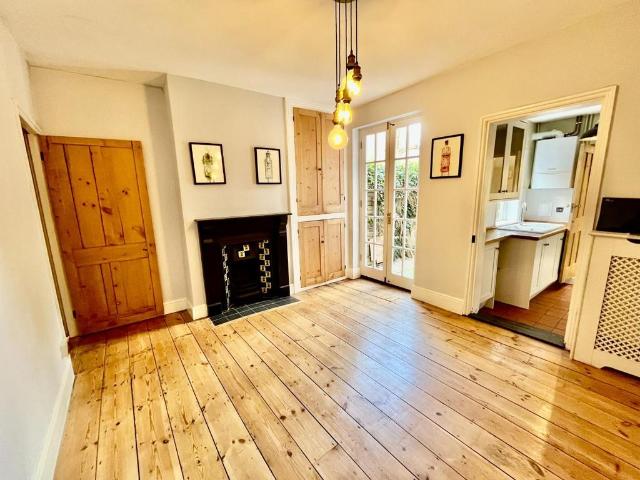 2 bedroom end of terrace house to rent