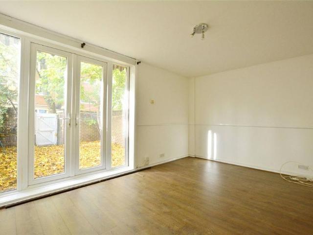 2 bedroom end of terrace house to rent