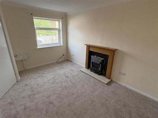 2 bedroom end of terrace house to rent