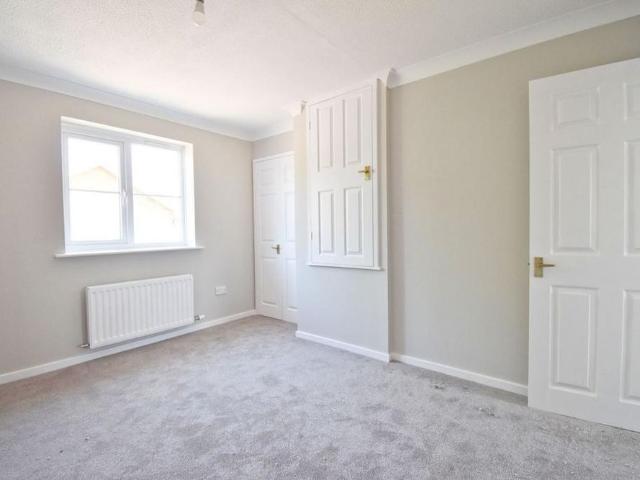 2 bedroom end of terrace house to rent