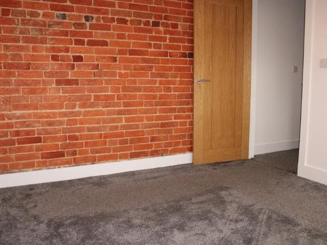 2 bedroom end of terrace house to rent