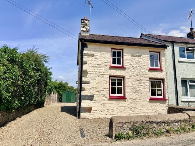 2 bedroom end of terrace house to rent