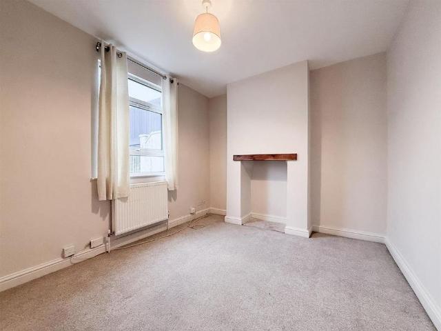 2 bedroom end of terrace house to rent