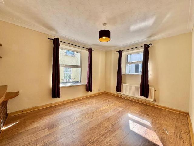 2 bedroom end of terrace house to rent