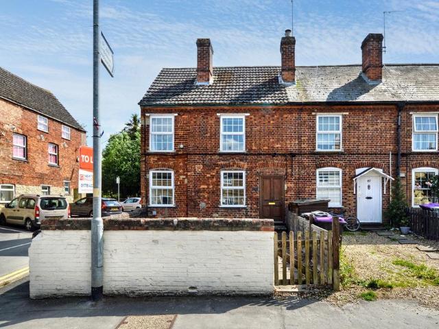 2 bedroom end of terrace house to rent