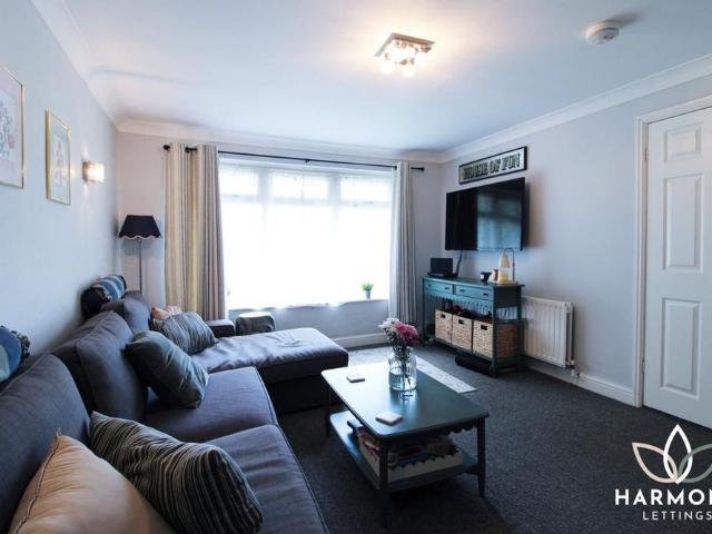 2 bedroom end of terrace house to rent