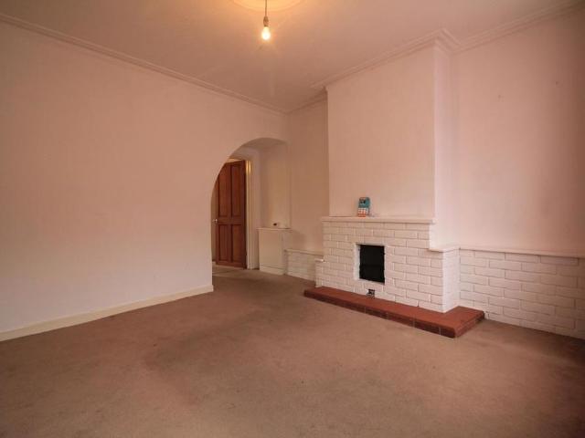 2 bedroom end of terrace house to rent
